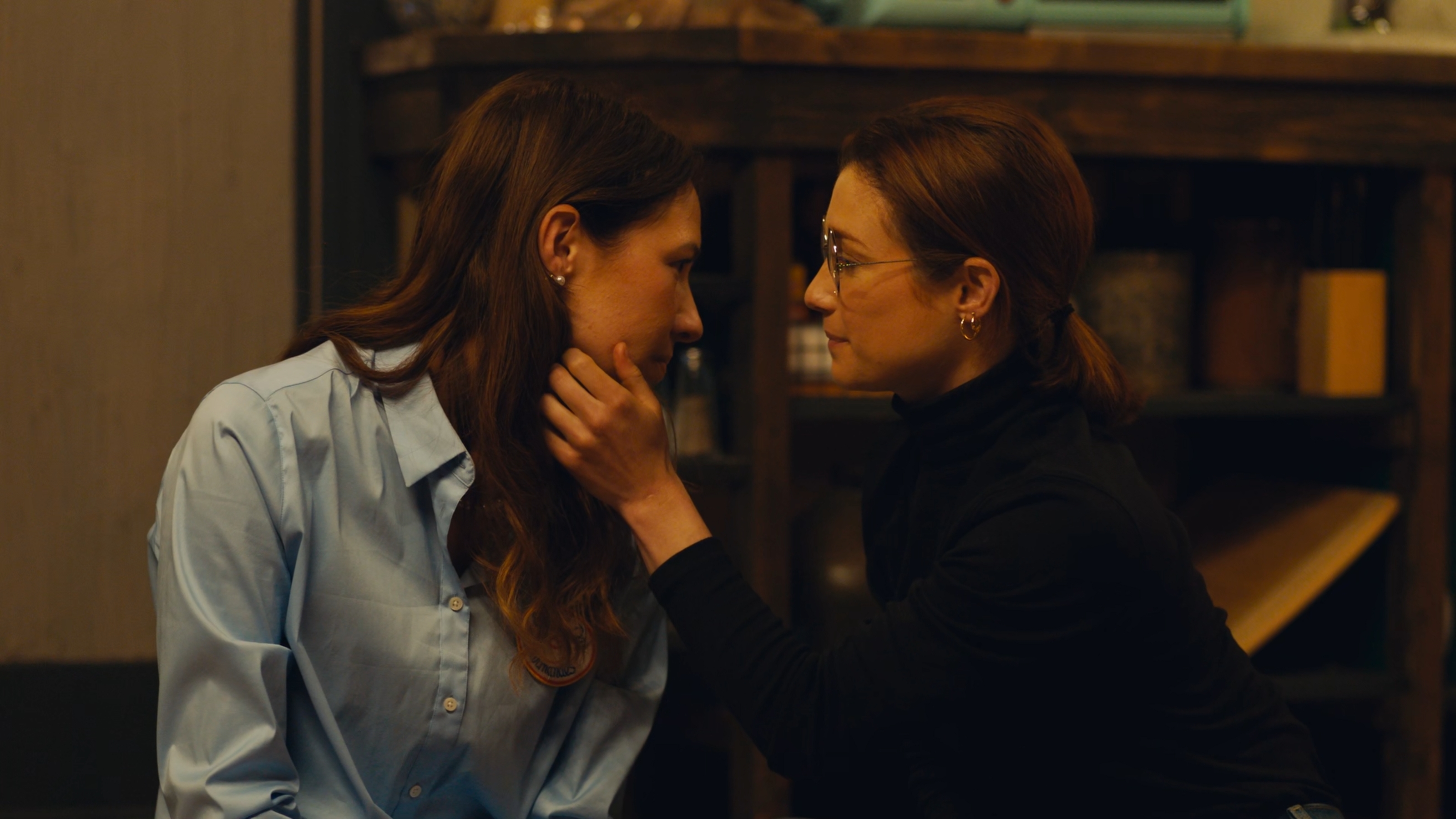 THE HOLIDAY CLUB Interview: Alexandra Swarens Talks Seasonal Sapphic ...